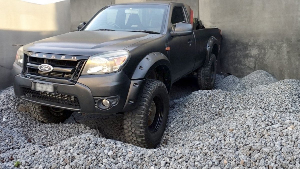 Flares - NZ Offroader